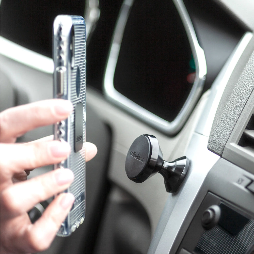 Magnetic Dash Mount by cellhelmet